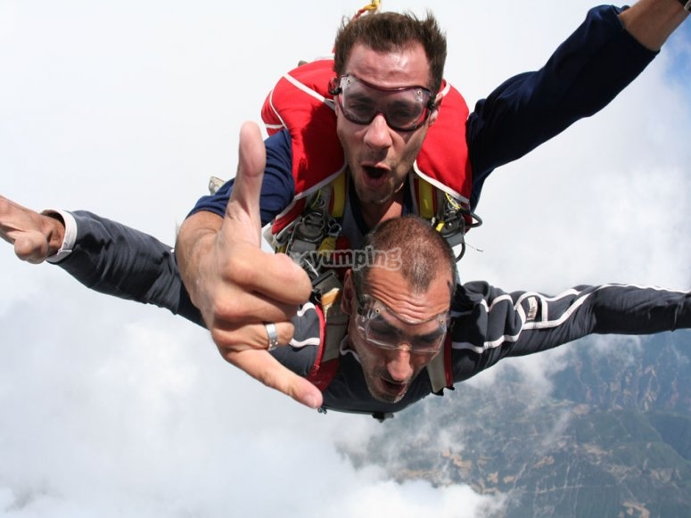 Reflex Parachutisme, tarifs et réservations 2025 | Yumping