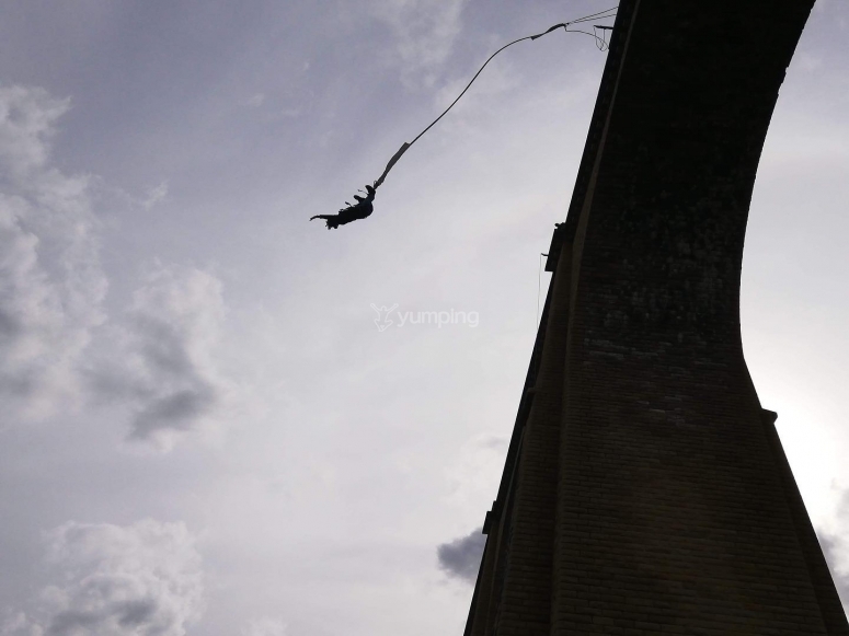 Saut à l'élastique - viaduc de l'Auzon - 50 mètres à partir de 55 ...