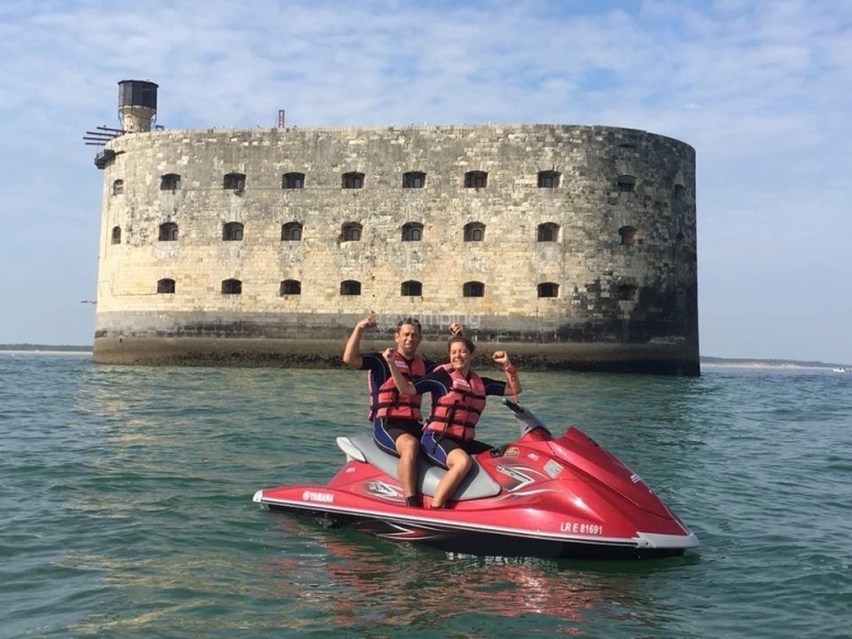 Excursion Fort Boyard & Île-d'Aix en jet ski 2 h à partir de 220€ | Yumping